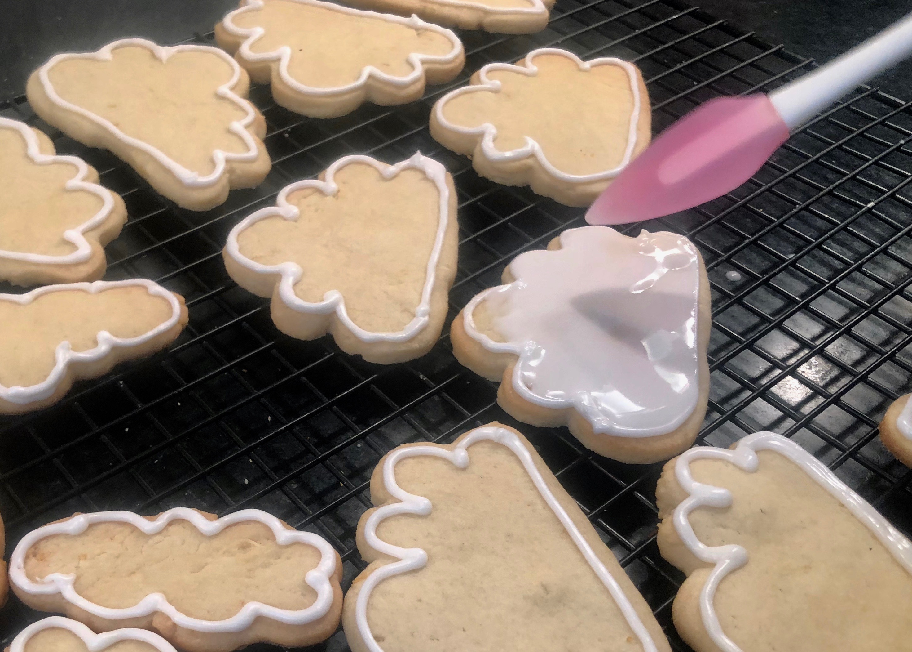 How to Make Royal Icing and Decorate Cookies@judyschickens