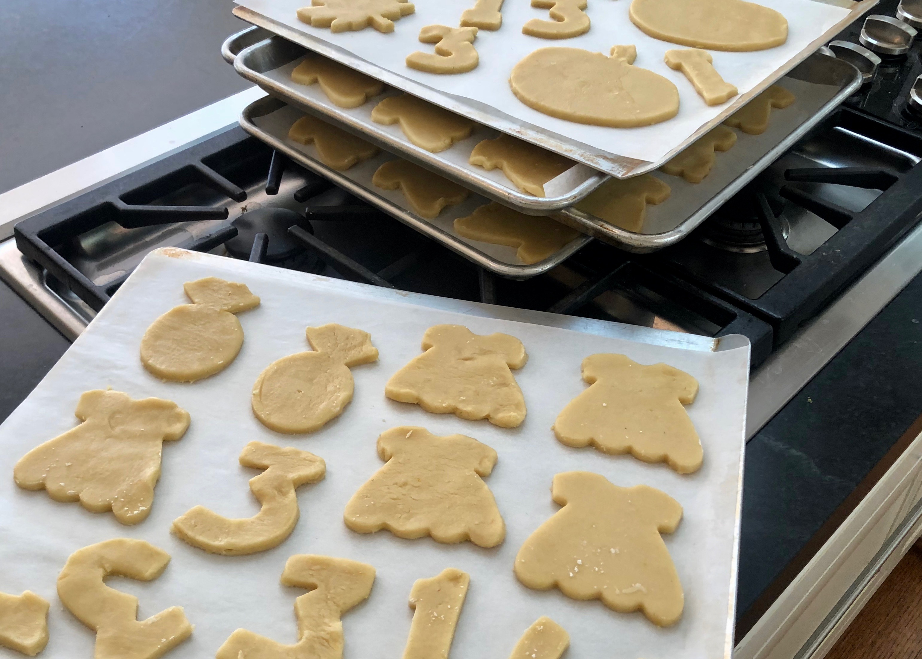 How to Make Royal Icing and Decorate Cookies@judyschickens